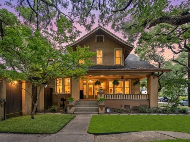 945 Harvard St, Houston, TX 77008