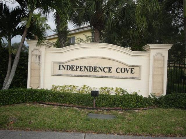 945 Imperial Lake Rd, Lake Belvedere Estates, FL 33413