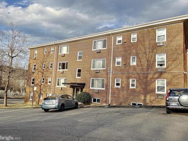 945 N Barton St #302 Arlington, VA 22201