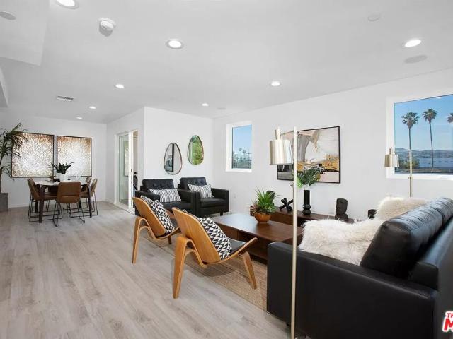 945 N Oxford Avenue 10