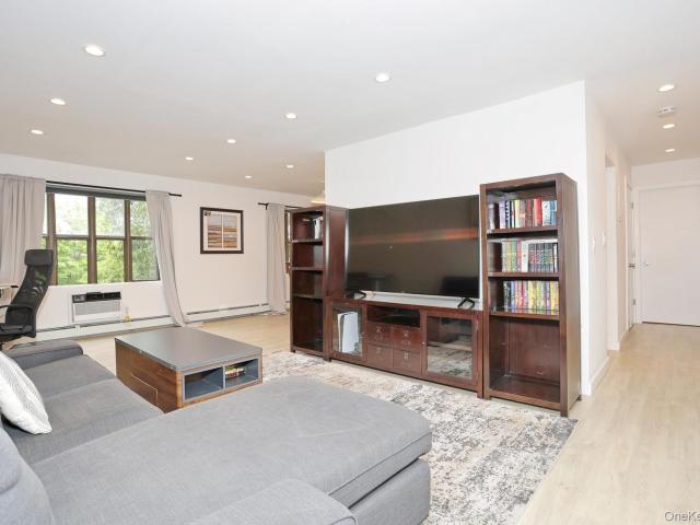 945 Sierra Vista Lane