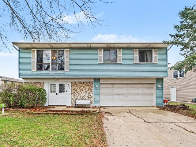 945 Surrey Ct, Joliet, IL 60431 | MLS #12591 | Compass