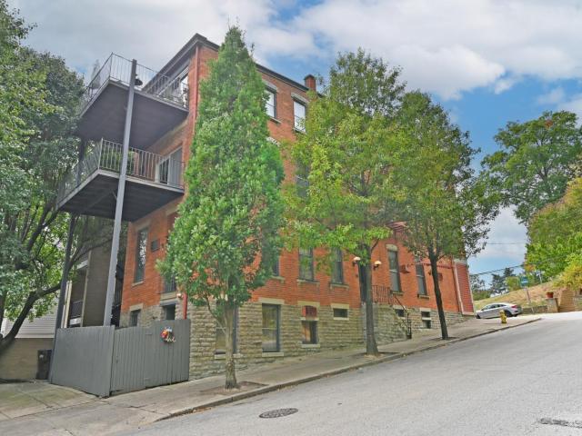 945 Parkside Place