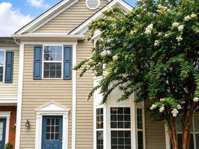 945 Prestwyck Ct, Alpharetta, GA 30004