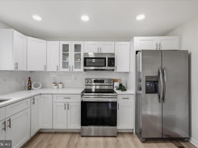 945 Renfrew