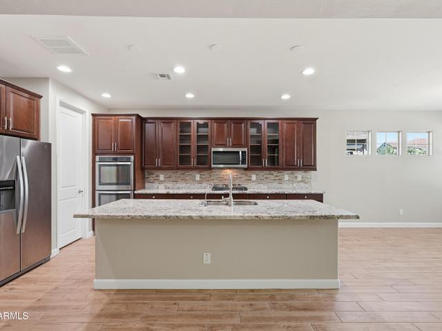 945 w yellowstone way