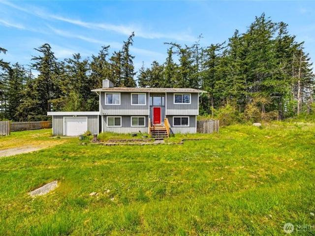 945 Walker Ave, Oak Harbor, WA 98277