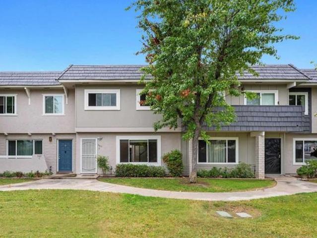 9469 Carlton Oaks Dr #D, Santee, CA 92071