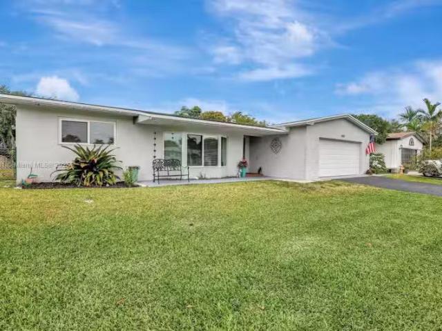9460 NW 3rd St, Pembroke Pines, FL 33024 MLS A11773631