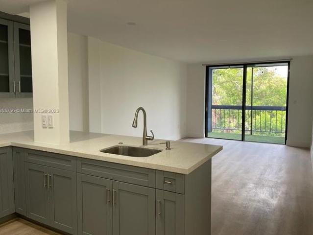 9460 Fontainebleau Blvd #333, Miami, FL 33172