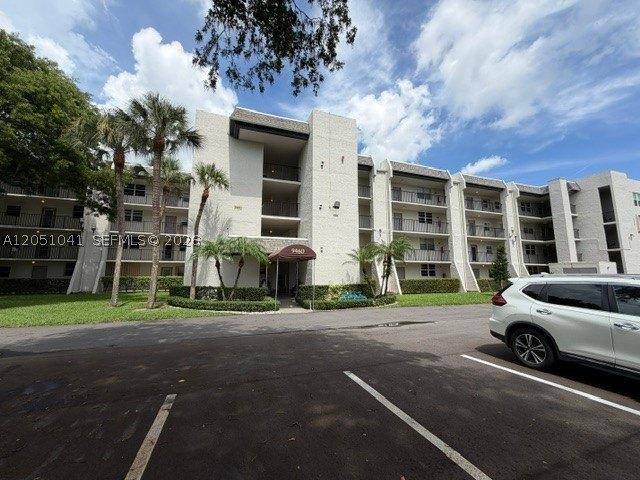 9460 Poinciana Pl Apt 310, Davie, FL 33324