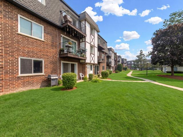 9461 bay colony drive # 1s