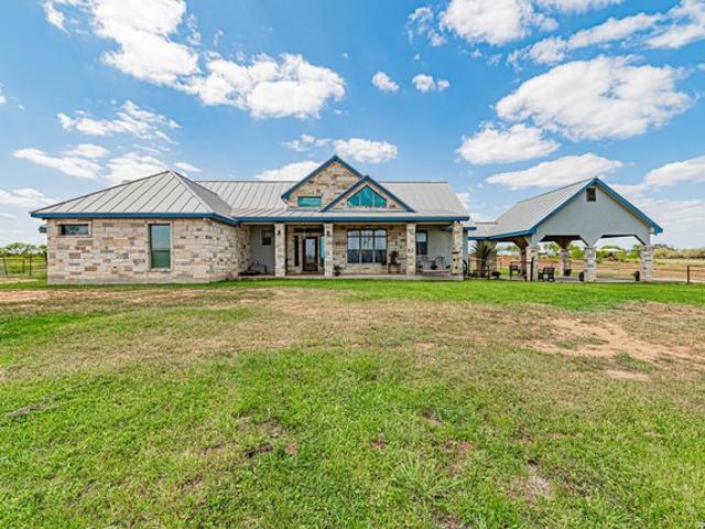 946 County Road 361, La Vernia, TX 78121