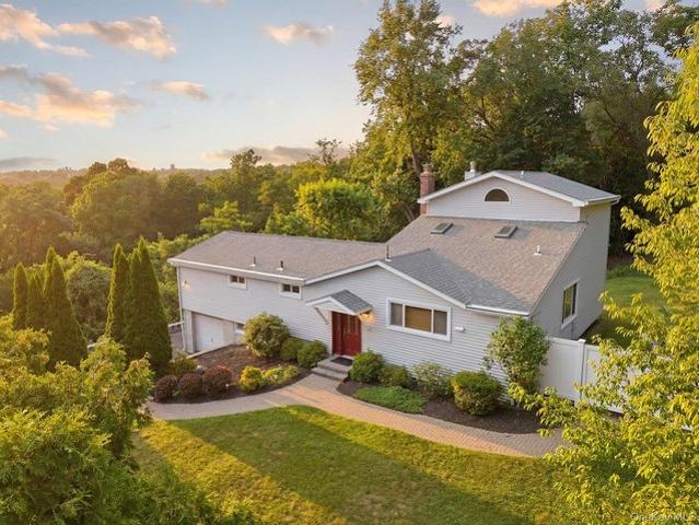 946 Barberry Rd, Yorktown Heights, NY 10598