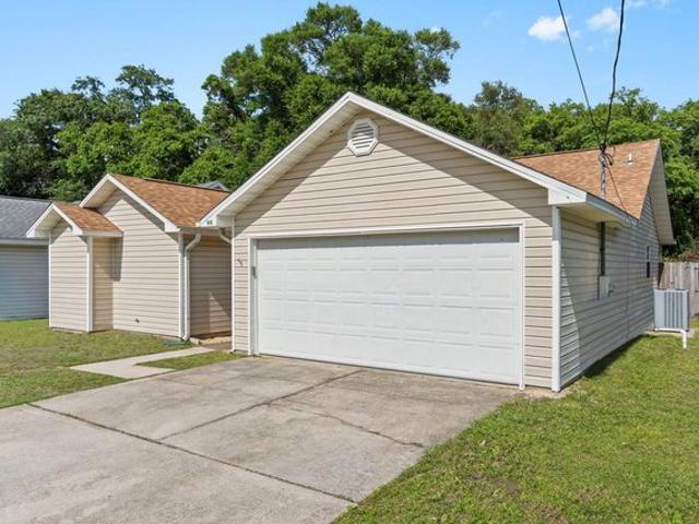 946 Emily Cir, Fort Walton Beach, FL 32547