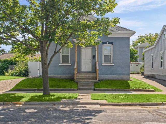946 Hood St, La Crosse, WI 54601