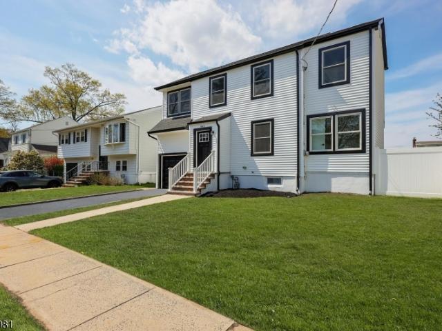 946 Moessner Ave