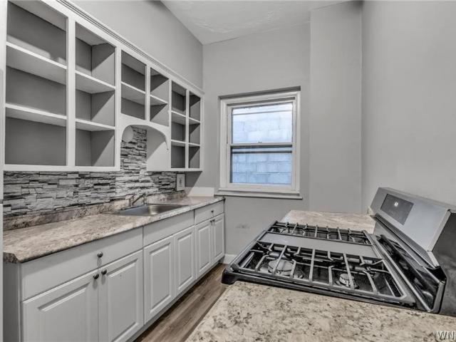 946 Main, Unit 3 Street