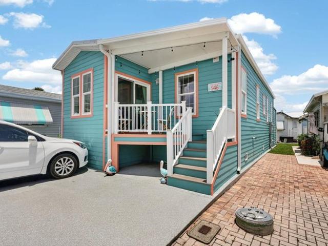 946 Nettles Blvd, Jensen Beach, FL 34957