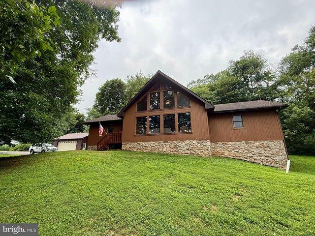 946 Street Rd, Oxford, PA 19363