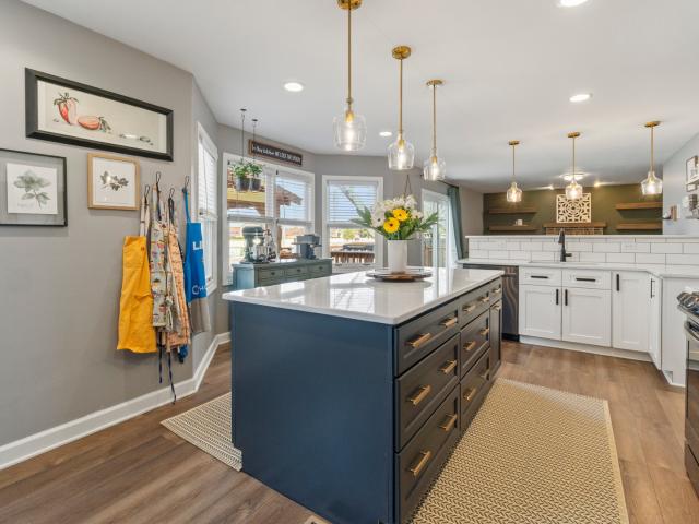 946 Pin Oak Circle