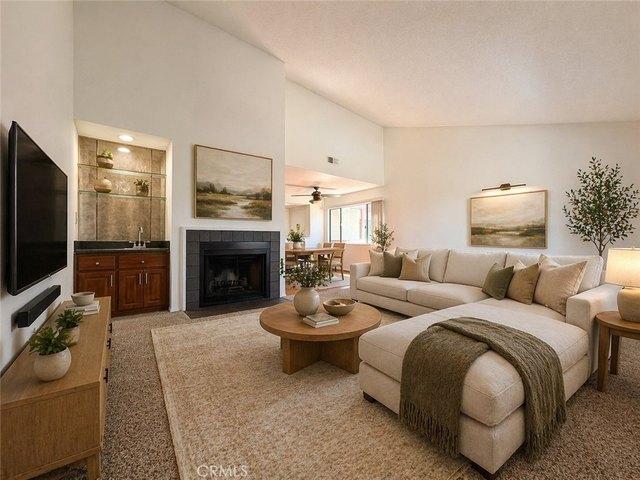 946 W 220th St, Torrance, CA 90502