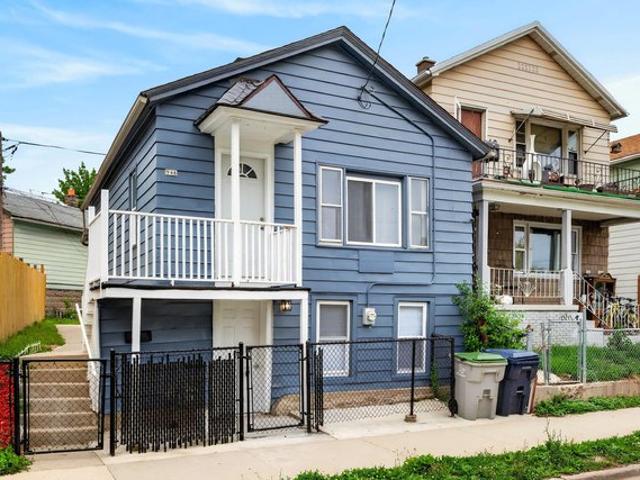 946 W Windlake Ave, Milwaukee, WI 53204