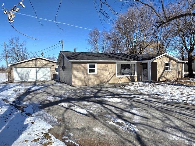 946 W Arlington Ln, Crete, IL 60417