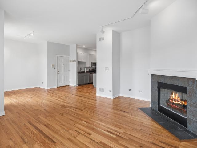 946 W FRY Street # 3E