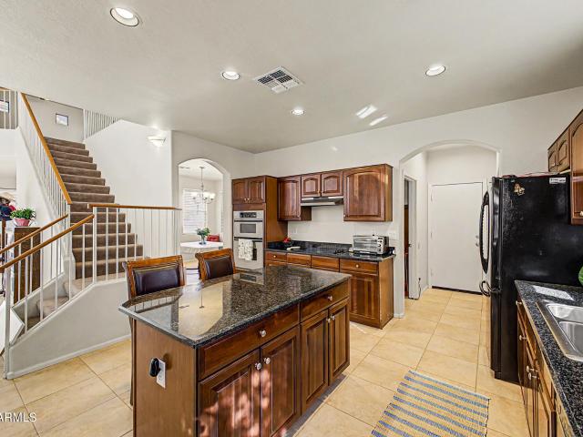 946 w gascon road