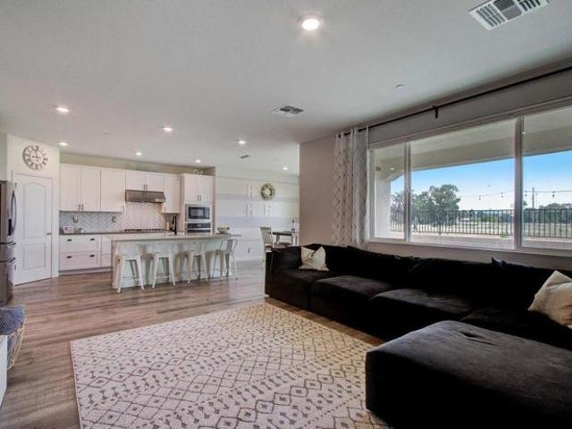 9475 Pasaje Pl, Elk Grove, CA 95624