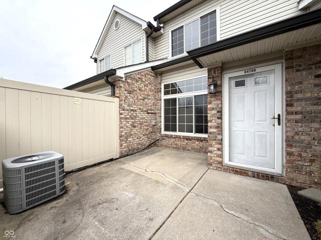 9478 Enclave Dr, Unit B1 U51, Avon, IN 46123 | MLS #22084 | Compass