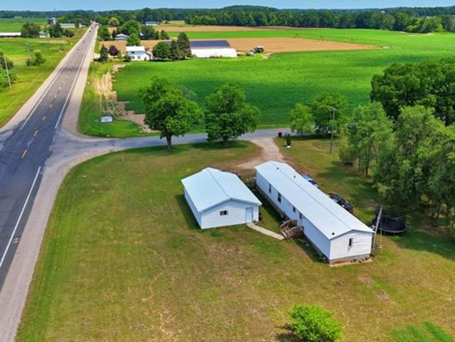 9479 N Bailey Rd, Howard City, MI 49329