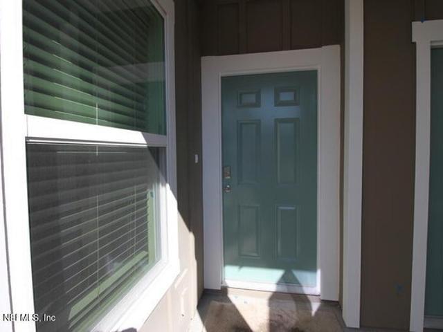 9479 Star Dr, Jacksonville, FL 32256