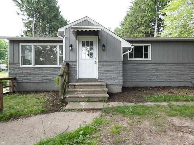 9470 Peck Rd, Greenville, MI 48838