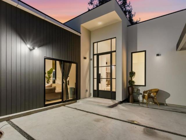 947 Colonial Lane