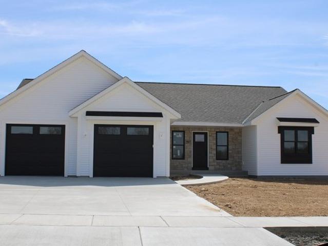 947 Drumlin Dr, Kewaskum, WI 53040