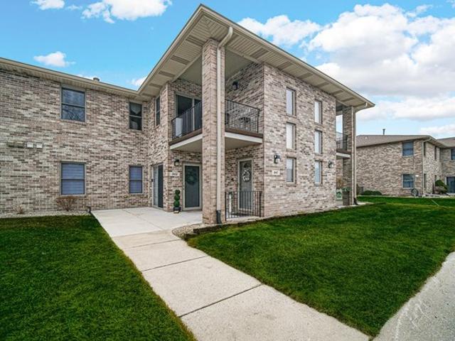 947 Oak Dr, Crown Point, IN 46307