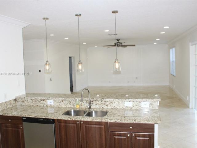 947 Nandina Dr Unit 3890, Weston, US, FL