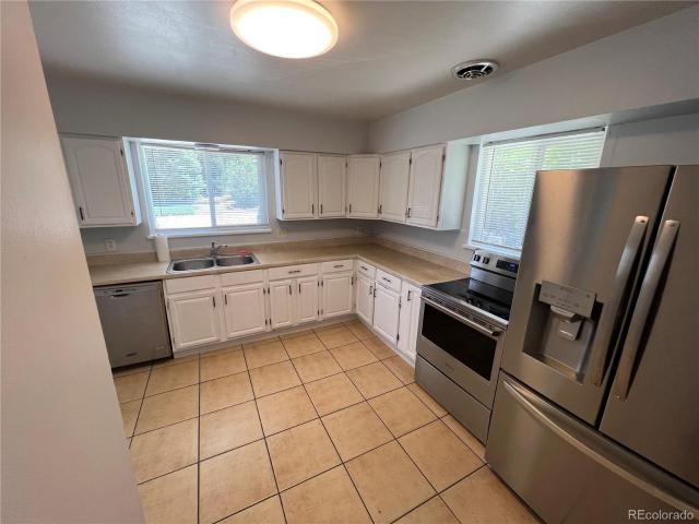 947 S Benton