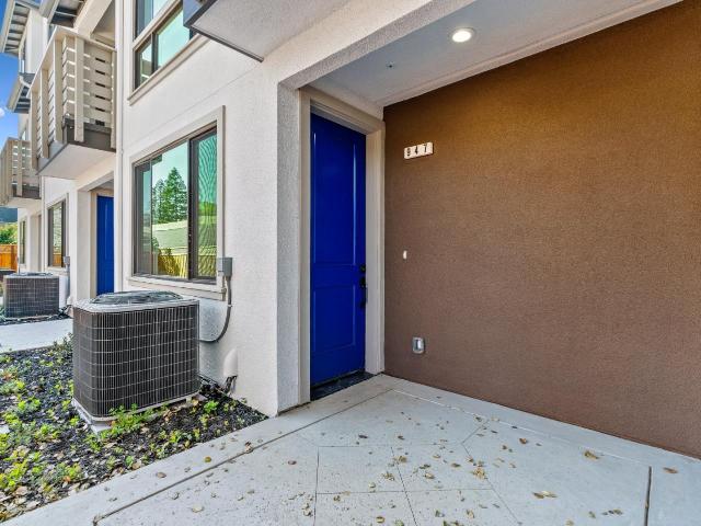 947 Woodside