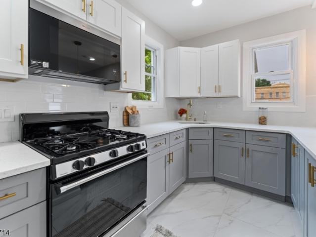947 William St