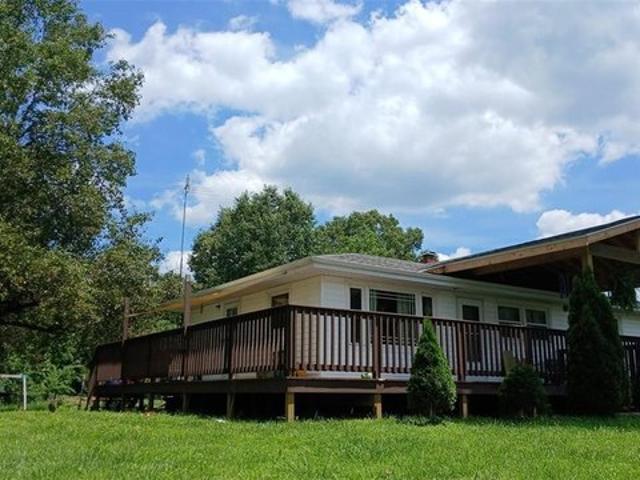 9480 Battleford Rd, Stonefort, IL 62987