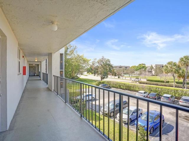9480 Poinciana Pl, Unit 304, Davie, FL 33324 | MLS #F10555 | Compass