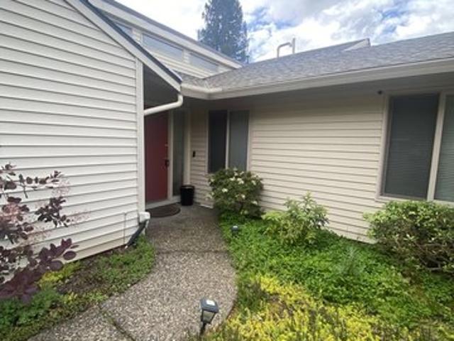 9480 SW Lakeside Dr, Portland, OR 97224