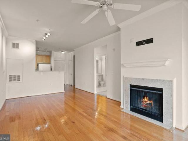 9480 Virginia Center Blvd #304, Vienna, VA 22181