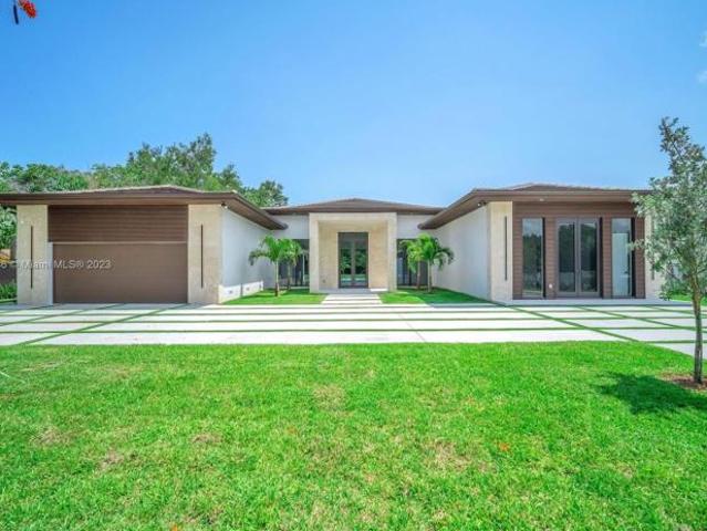 9480 104th St SW, Miami, FL 33176
