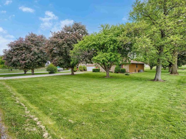 9482 E 100 South Road