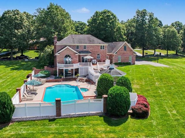 948 Glenangus Drive