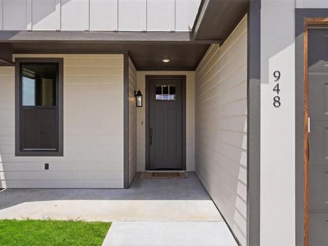 948 Huckleberry Lane